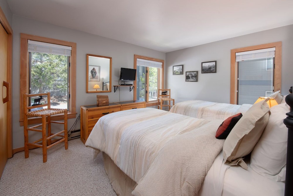 Jhrl - Well Appointed Second Floor Condo In Teton Village - Rendezvous A4 - Jackson Hole, WY
