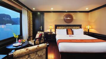 Minibar, cofre no quarto, secretária, cortinas/cortinados opacos