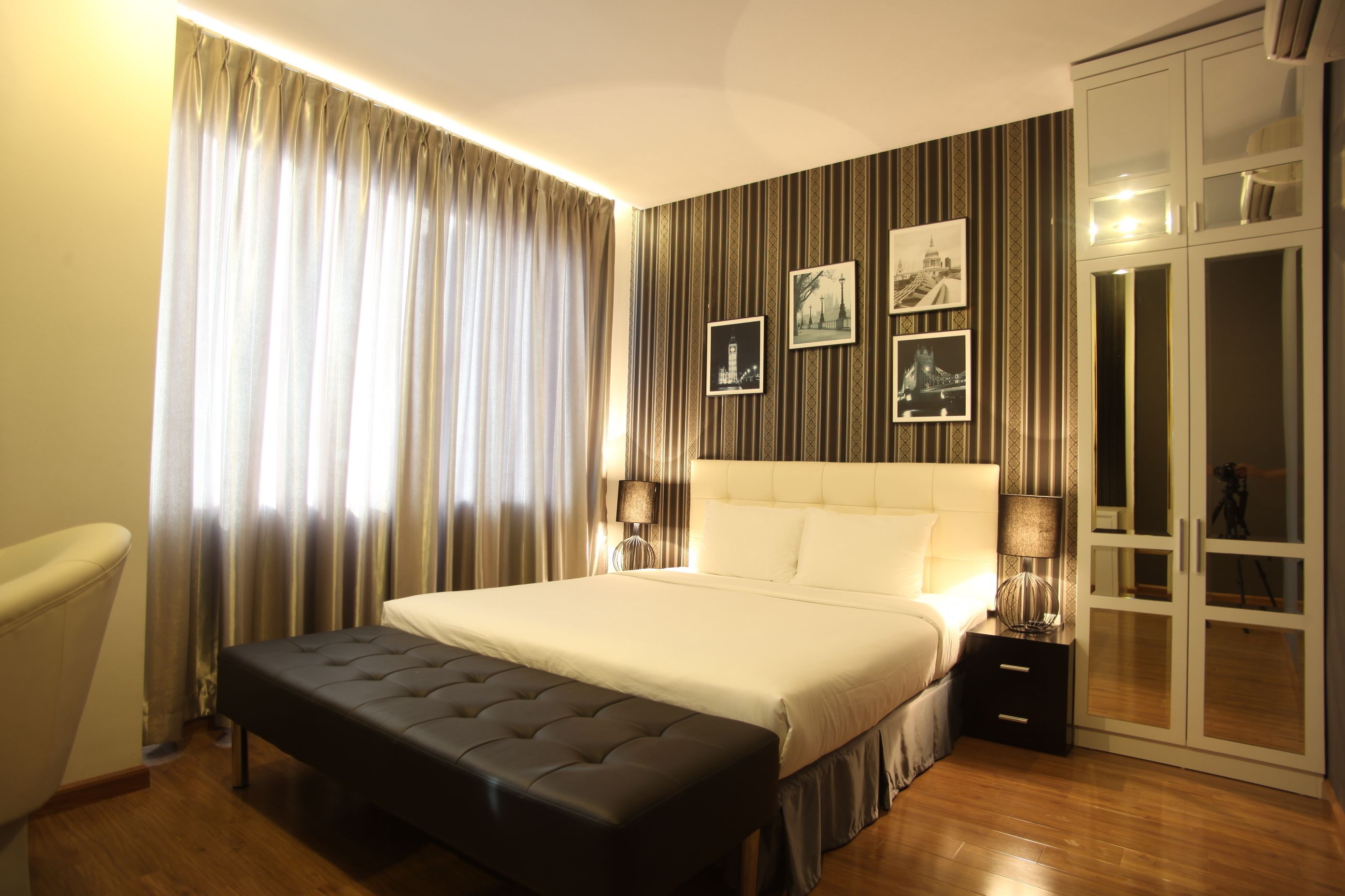 Minibar, secretária, Wi-fi grátis 