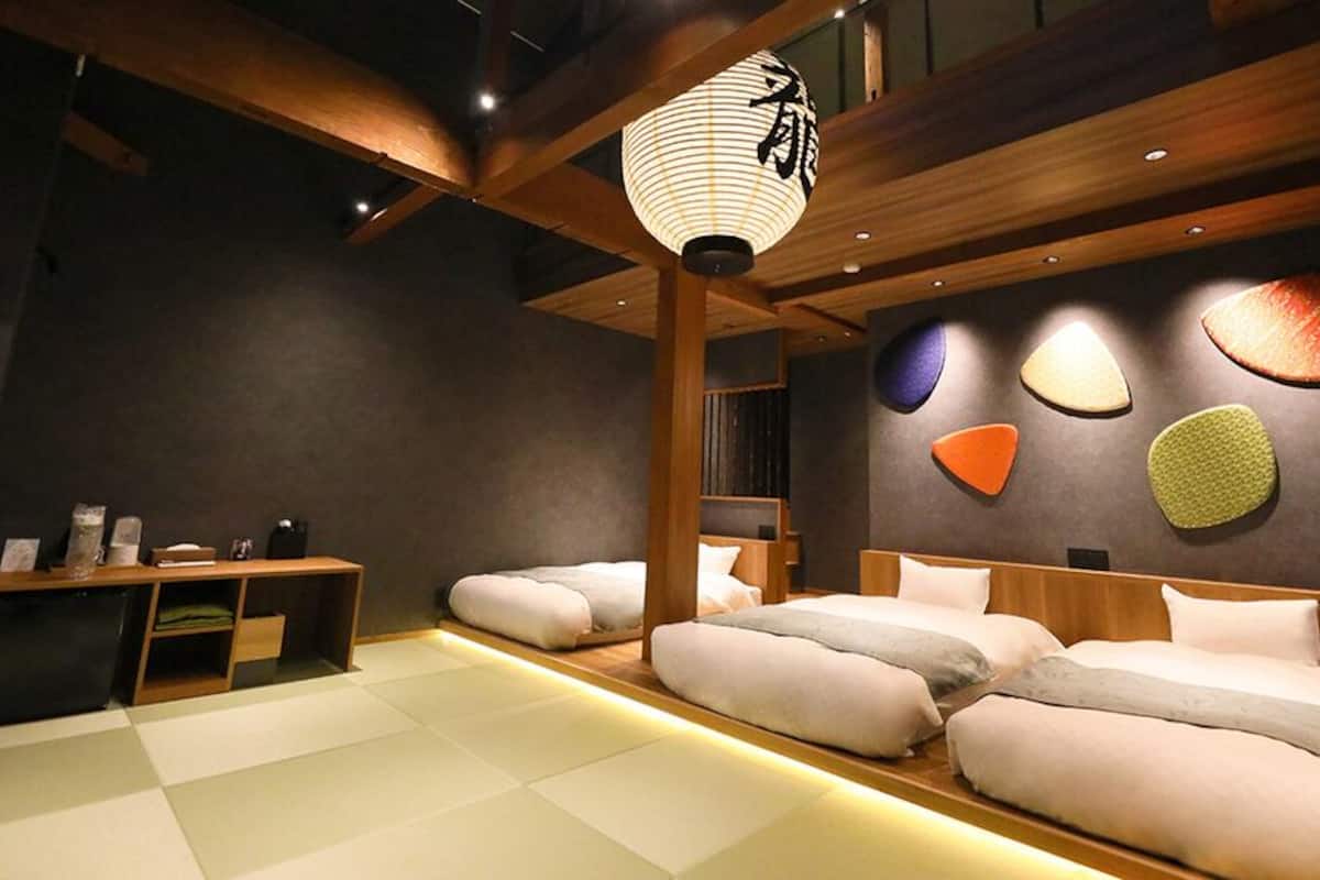 Cofres nos quartos, Wi-Fi de cortesia, roupa de cama