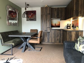 Apartamento Comfort, 1 quarto | Cozinha privada | Uma cafeteira/bule, uma chaleira elétrica 