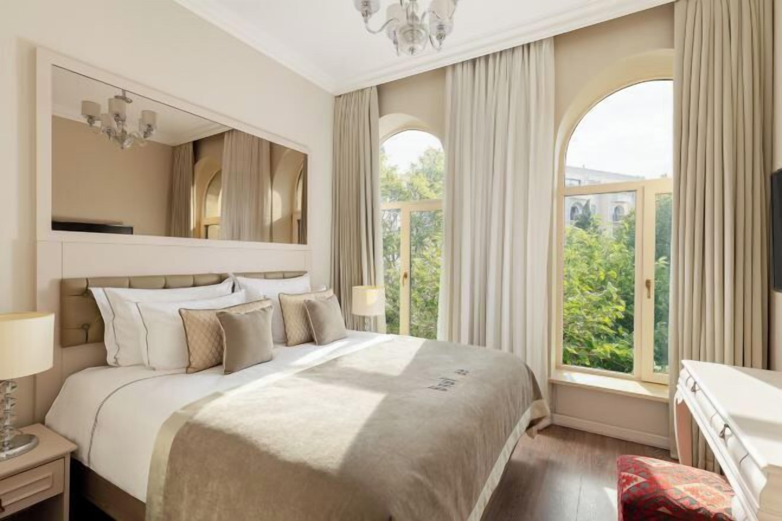 Roupa de alta qualidade, camas de colchão pillowtop, minibar 