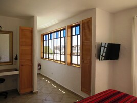 Apartamento standard, 1 cama King | 1 quarto, cofres nos quartos, escrivaninha, quartos à prova de som