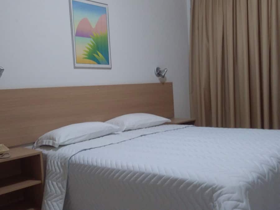 Minibar, cofre no quarto, secretária, Wi-fi grátis