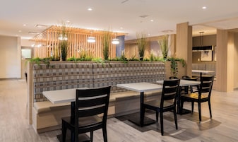 Café da manhã com buffet grátis todos os dias