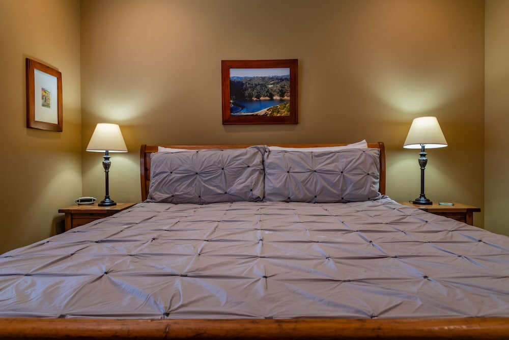 Hope's Place-beautiful Home On 20 Acres Overlooking Lake Nacimiento! - Lake Nacimiento, CA
