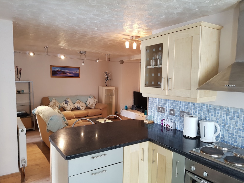 Modern With Terrace / Town Views, 2 Mins To Town Centre, 5 Mins To Harbour - Brixham