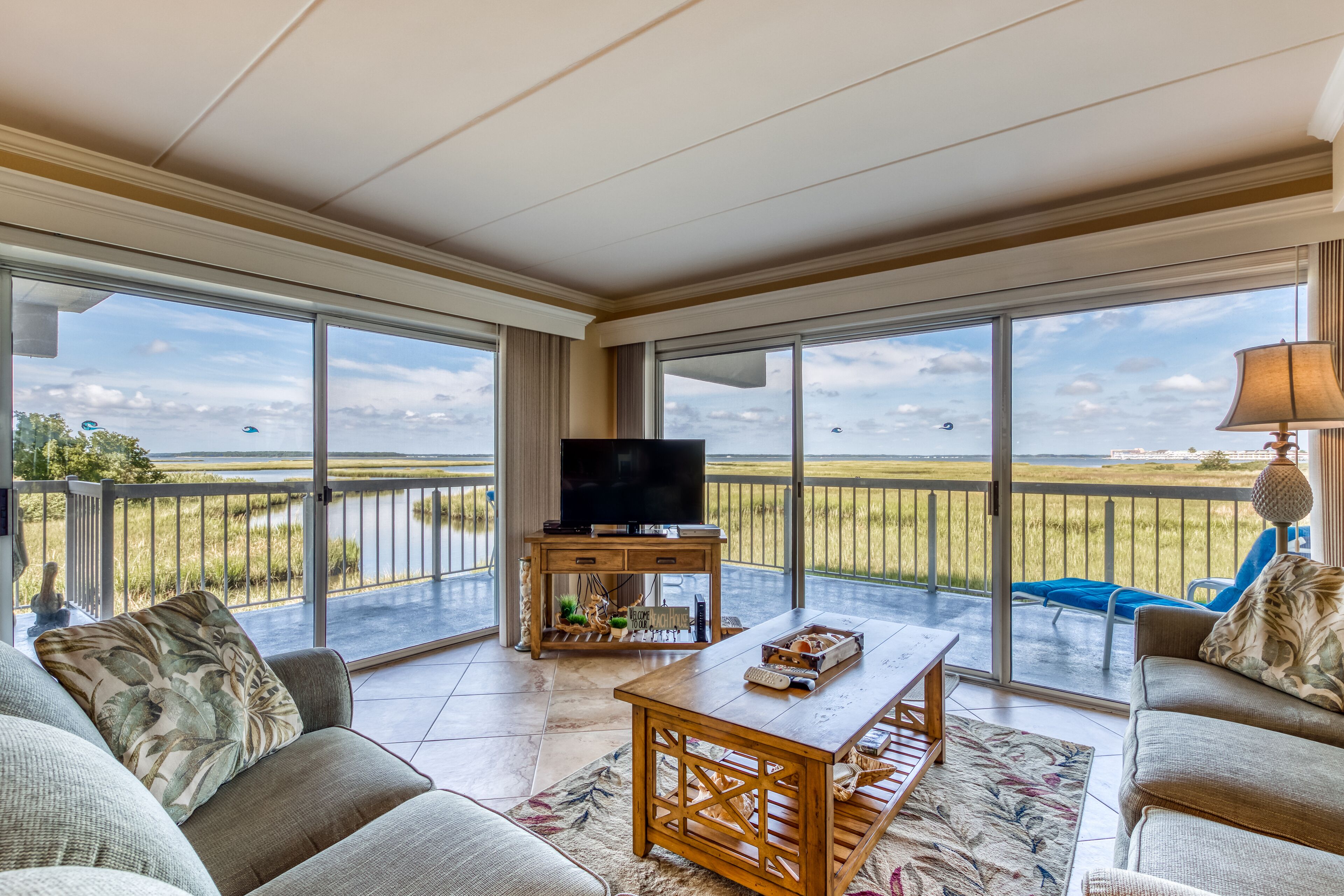 Condo Steps Away To The Beach W/bayfront Views, A Shared Hot Tub & Pool - Ocean City, MD