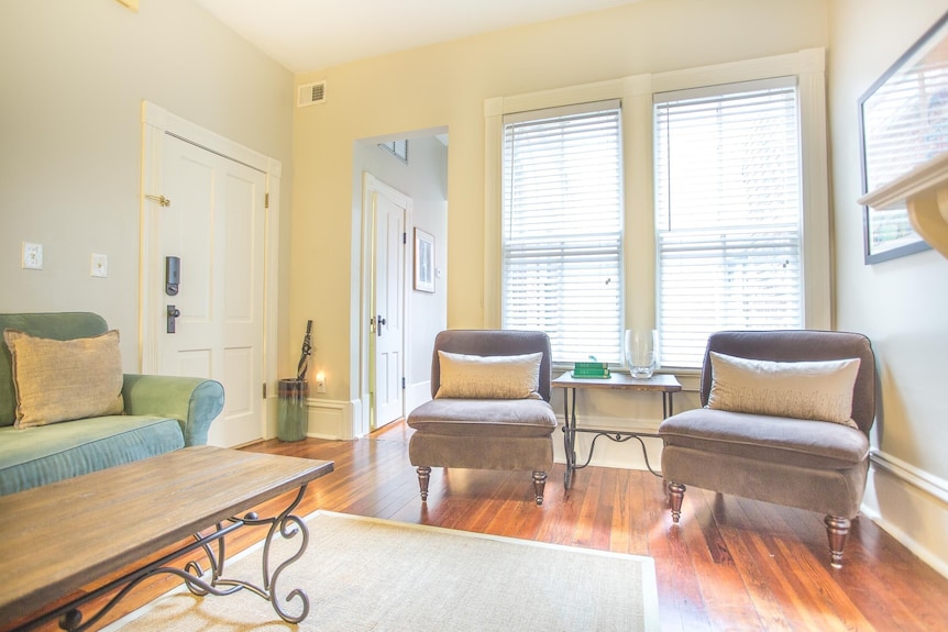 Row Home Overlooking Forsyth By Lucky Savannah - Savannah, GA