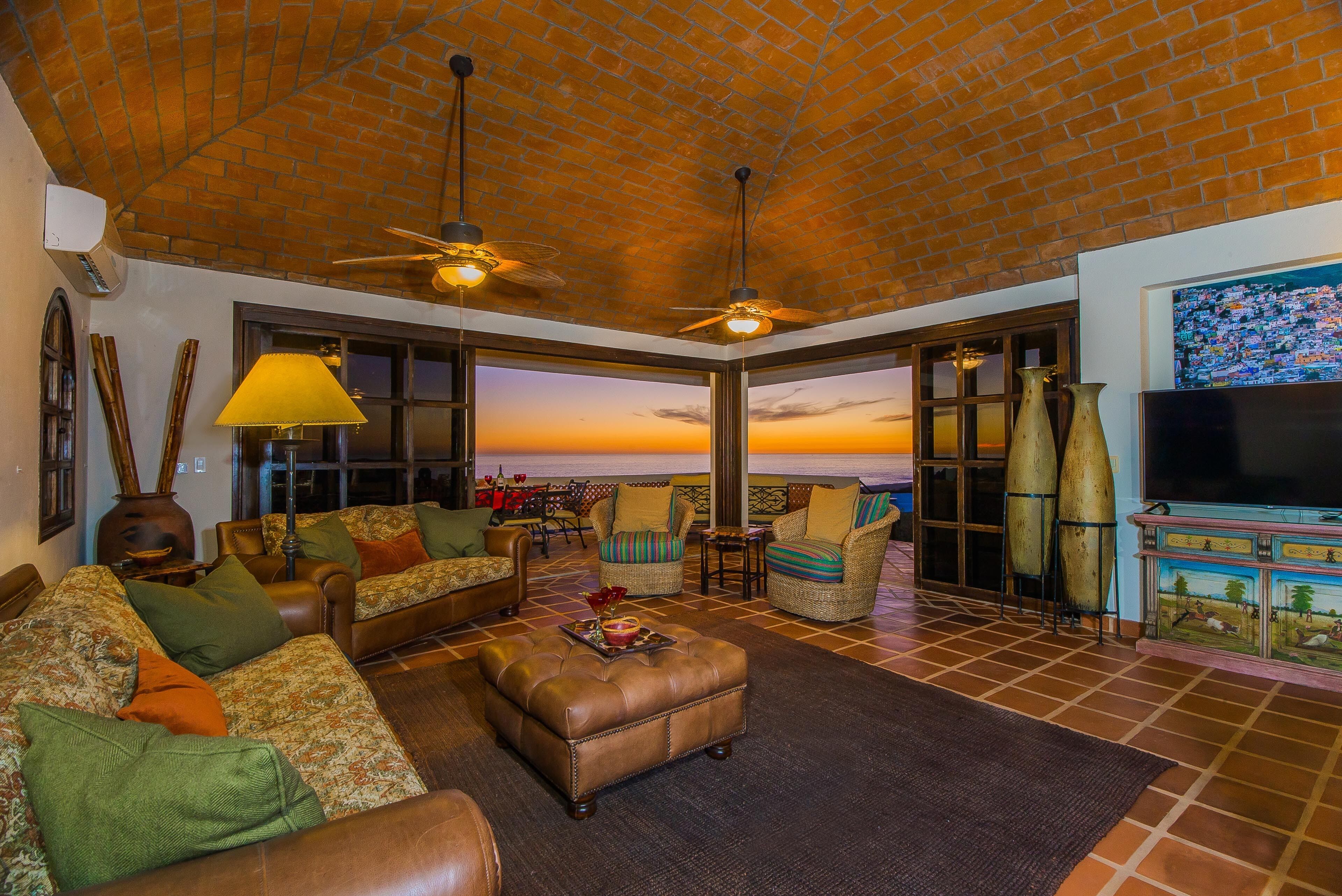 Hacienda Edith: Charming Ocean View Pedregal Villa. Bach Ok. Promos Available. - Cabo San Lucas