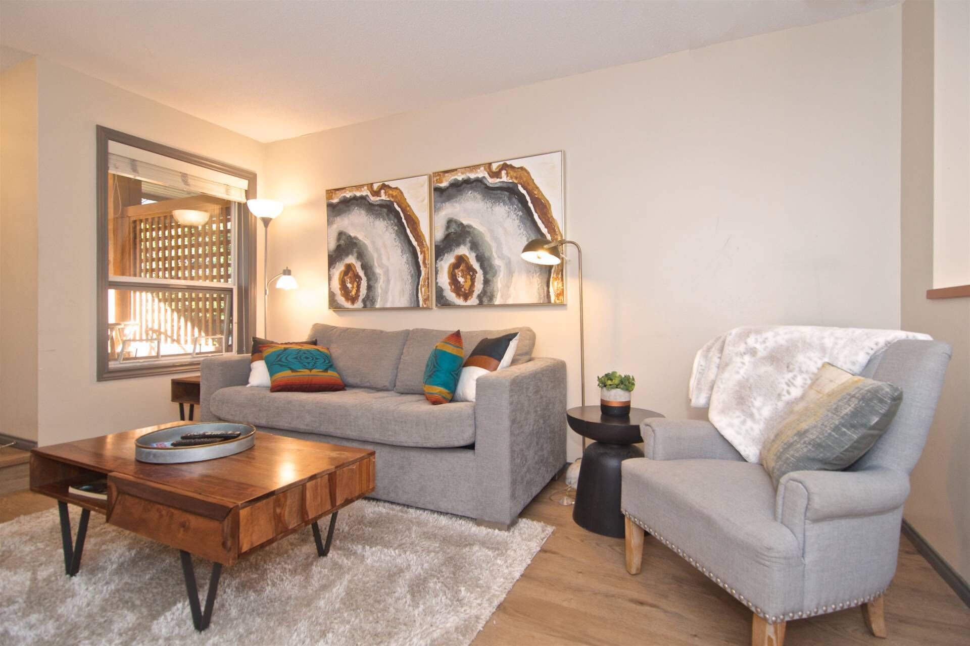 Modern Quiet Townhome With Private Hot Tub, Gas - 휘슬러