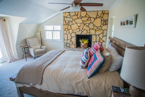 Glorious Views And Privacy In Hilltop Vineyard Setting--brand New Spa! - Rava Wines, Paso Robles