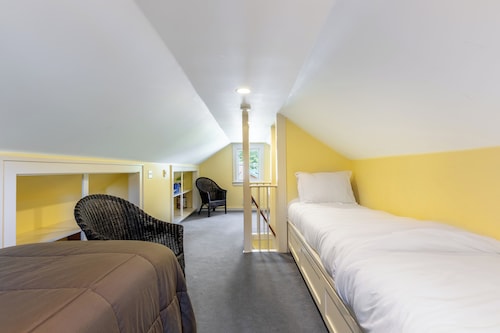 Smugglers Lagoon Beach Cottage - Panoramic Views - Whidbey Island, WA