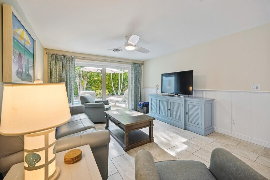 Ground Floor Two Bedroom Island Styled Home On Beautiful Anna Maria. Close To Beaches!! - Anna Maria, FL