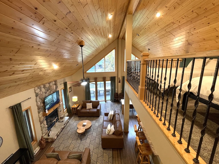 Red Oak Lodge @ Spring Brook Resort σαλέ δύο ιστοριών | ιδανική οικογένεια απόδραση σπίτι - Wisconsin Dells, WI