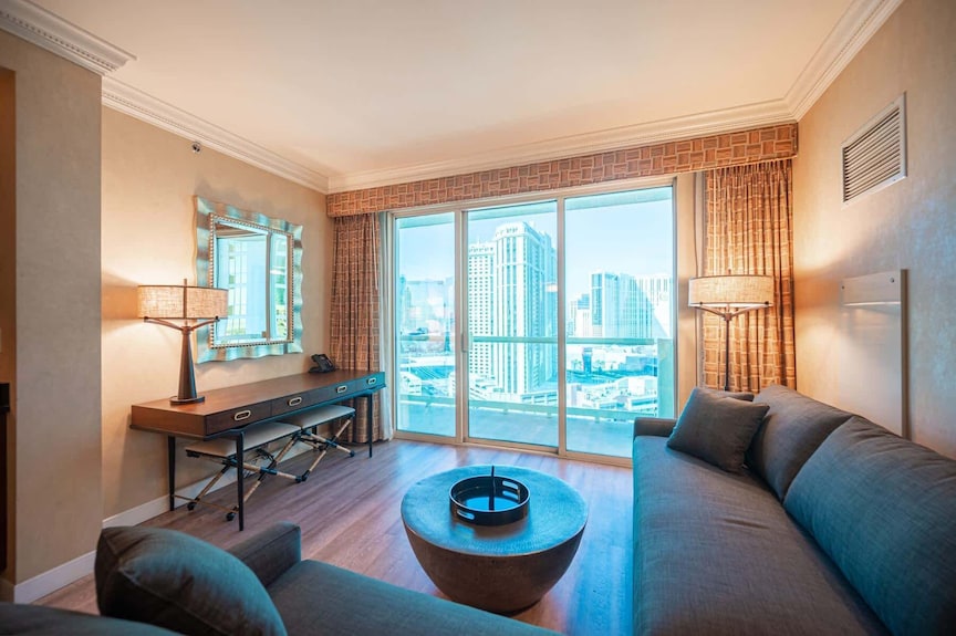 Luxury Stripview 2-king Suites+no Resort Fee+pool - SEMA Show