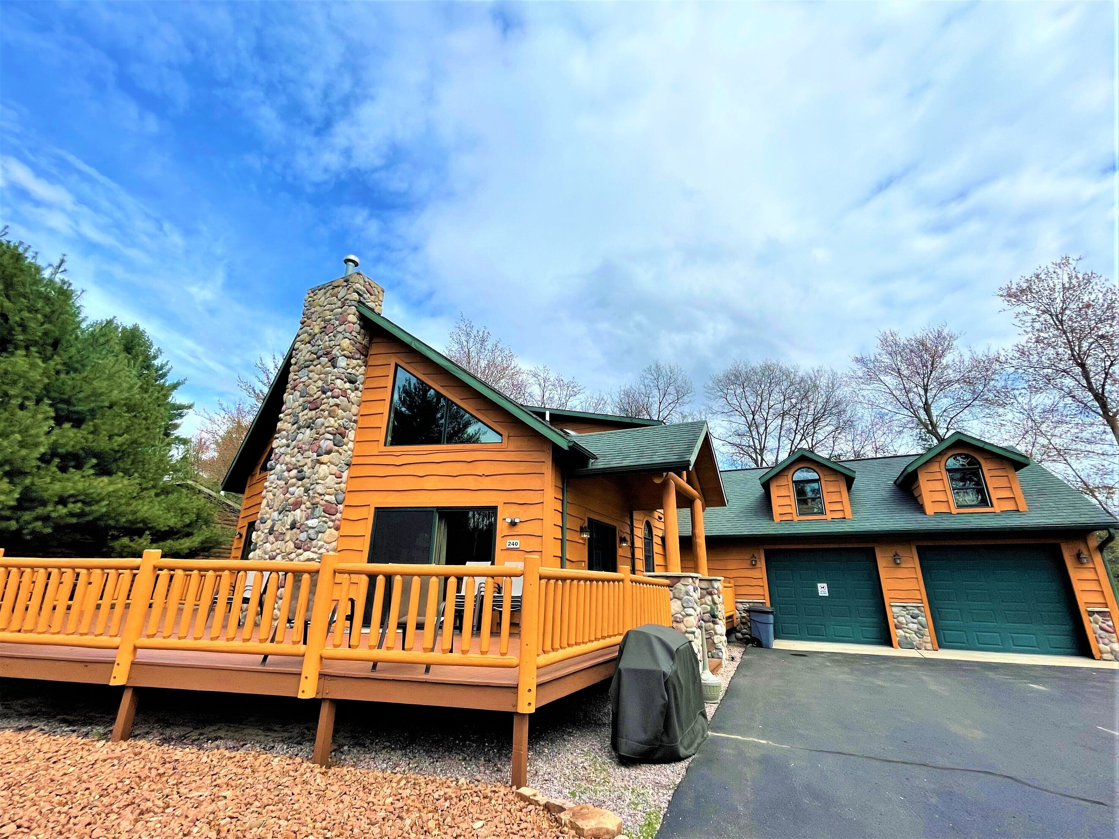 Champagne Chalet @ Spring Brook Resort Reviews, Deals & Photos 2024 ...