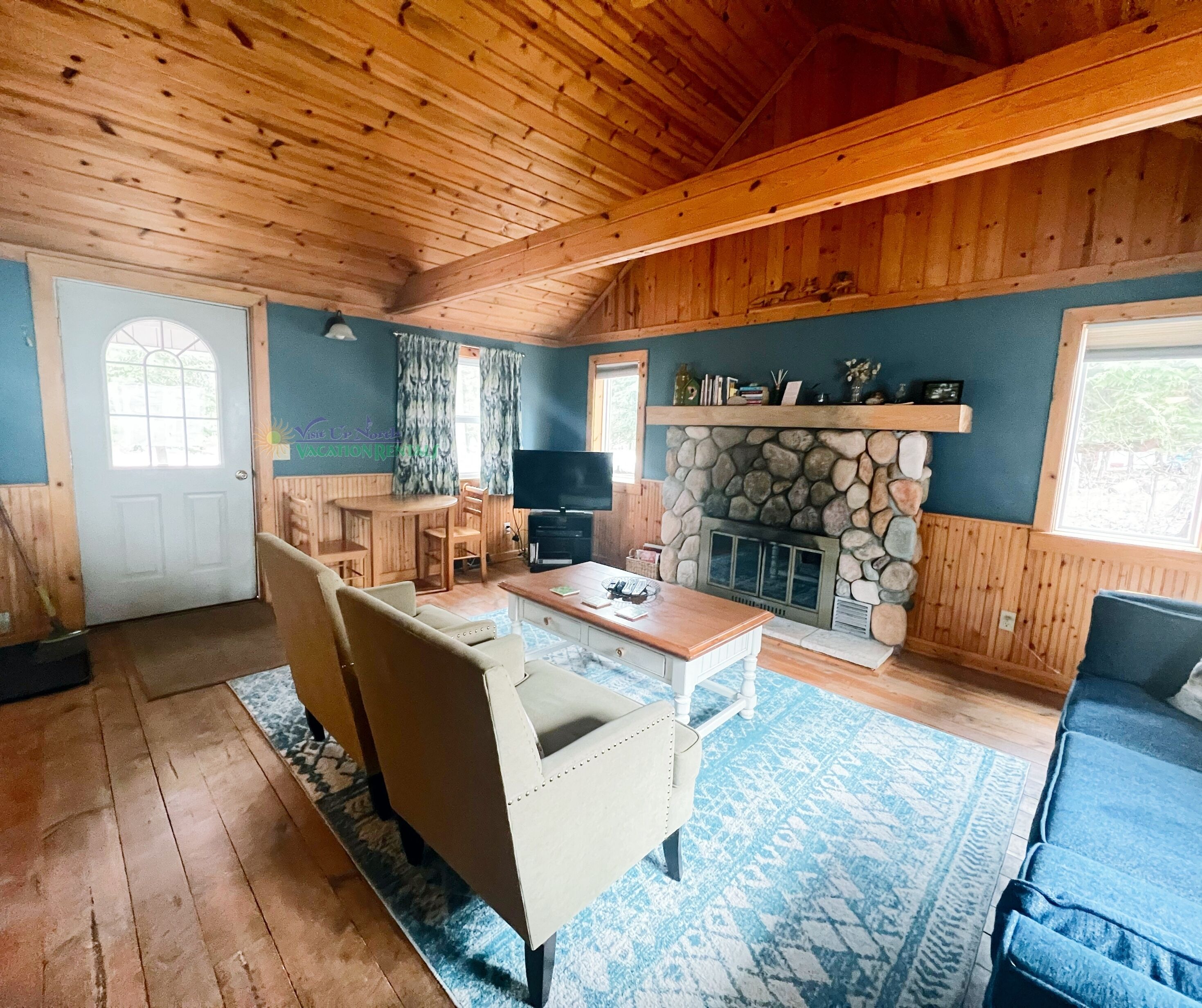 Cottage In Glen Arbor With Crystal River Frontage, Canoe, Fp, A/c, Dogs Ok - Glen Lake, MI