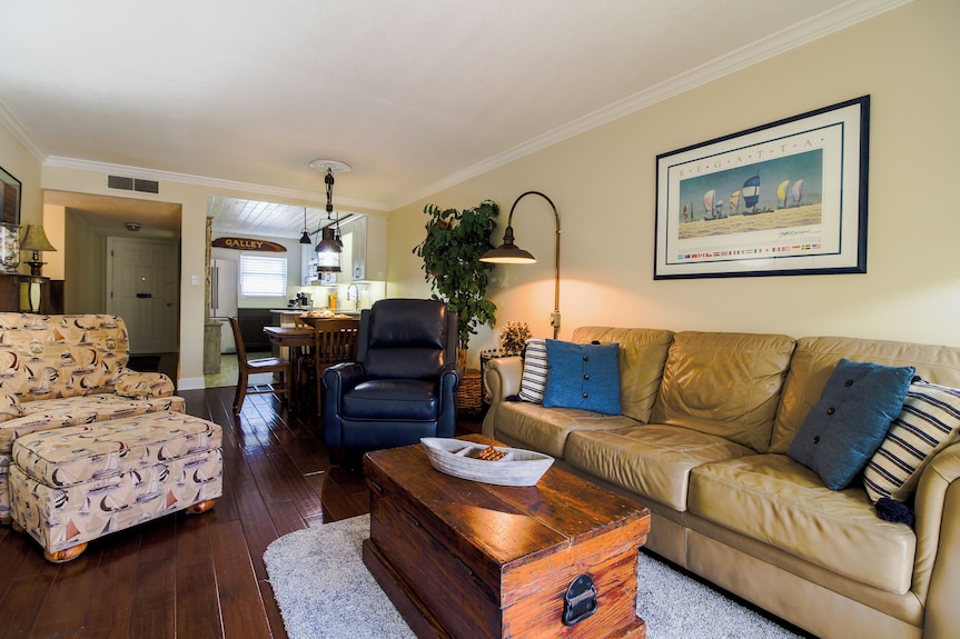 2/2 Oceanfront Complex! Impressive 5 Star Reviews. No-drive Beach - New Smyrna Beach, FL