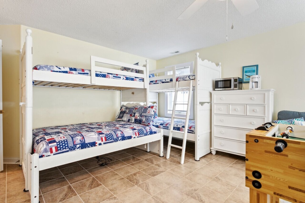 Pool, Walk To Beach, Pool Table, Grills, Elevator - Virginia Beach, VA
