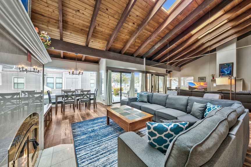 Lakeland Village #603 Lakeview - See & Ski Tahoe-steps To Lake, Family Fun - South Lake Tahoe, CA