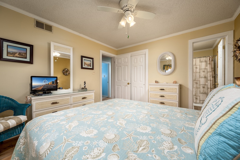 Peaceful Bay Side Retreat With Large Pool Perfect For A Family Vacation - Ocean City, MD