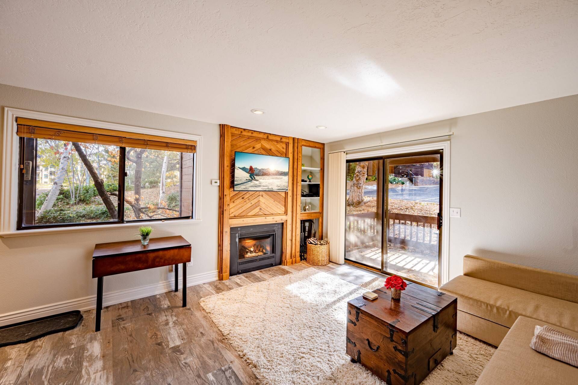 Updated Canyons Condo &nbsp;Walk To Skiing, Hot Tub, Fireplace, Free On-call Shuttle - Snowbird, UT