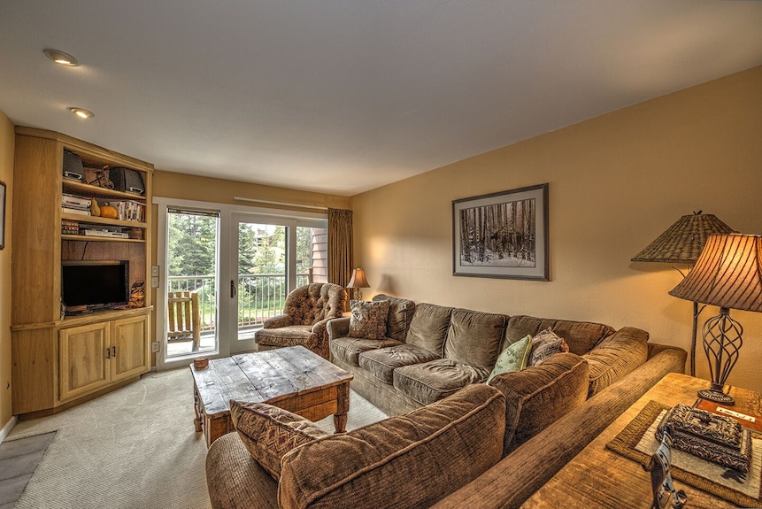 美しい2ベッドルームのコンドミニアム、自転車の出し入れが簡単、コミュニティホットタブ、ゴンドラへのステップ/メインストリート! - ブリッケンリッジ, CO