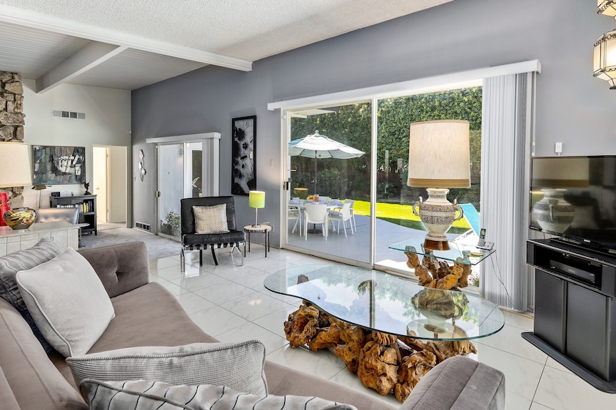 Casa Chi Chi - Gran Patio Privado De La Piscina. Precios De Super Saver! - Palm Springs, CA