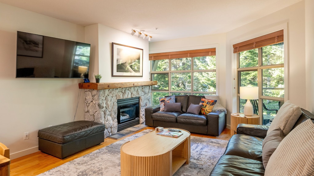 True Ski-in/out Getaway | Pool, Hot Tub & Ski Valet | Managed By Aloha Whistler - Whistler Blackcomb