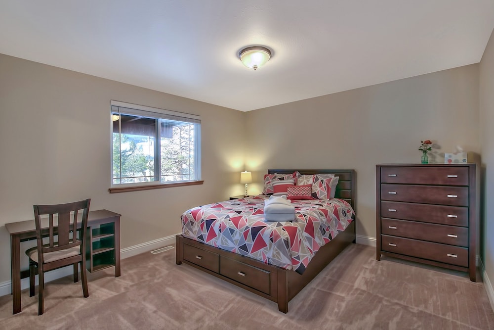 Blackfoot Family Estate–sparkling Clean, Pets, Hot Tub, Mtn Views, Pool Table - Hope Valley, CA