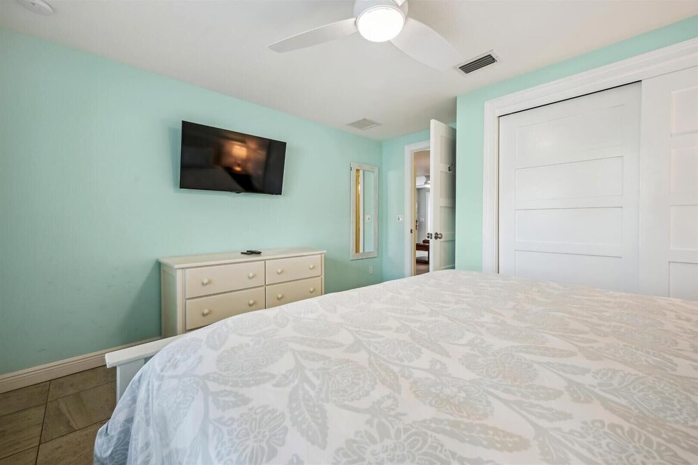 Situado Pasos Vida En Las Islas De La Playa Con Piscina Privada Climatizada - Holmes Beach, FL