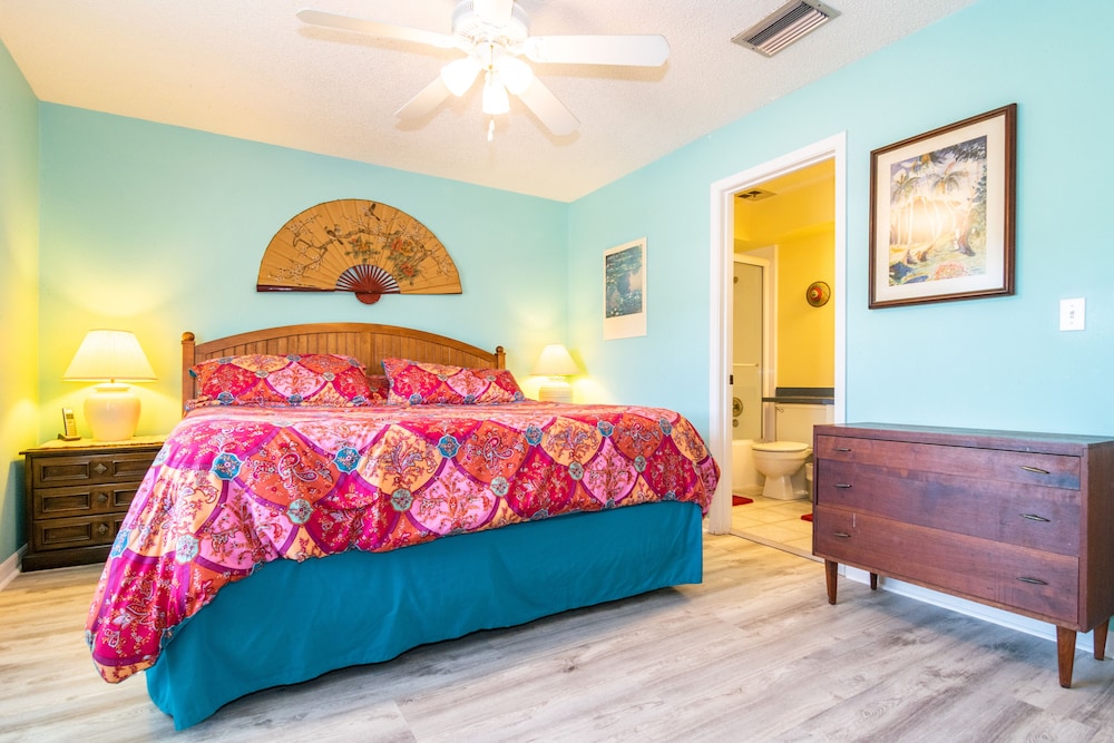 A Wright Place 2/2 Private Pool Duplex Short Block To Beautiful Beaches - Holmes Beach, FL