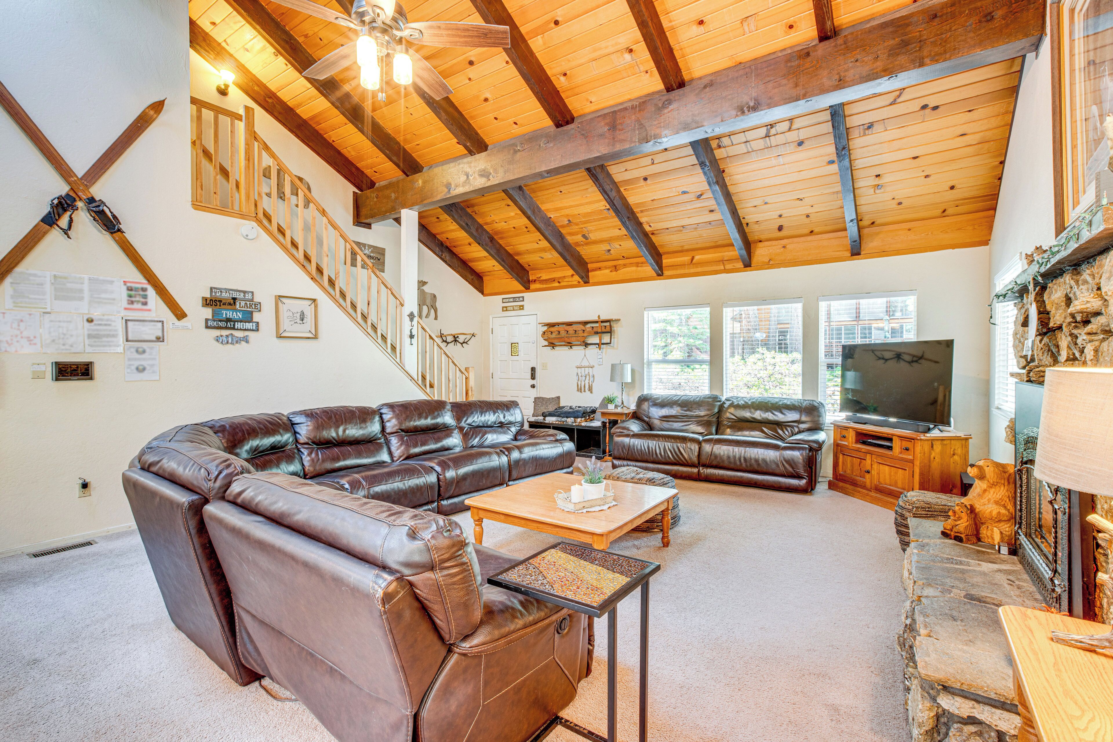 Spacious House W/ Deck & Grill In South Lake Tahoe - South Lake Tahoe, CA