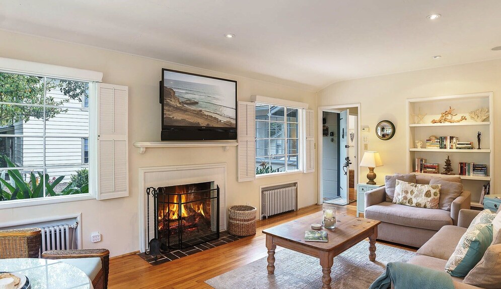 3511 La Casa Fina ~ Stunning Interior Design! - Monterey, CA