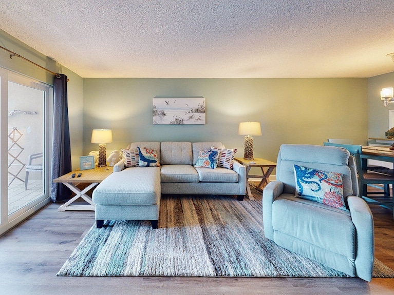 No Drive Beach Ocean View /Sleeps 6 - New Smyrna Beach, FL