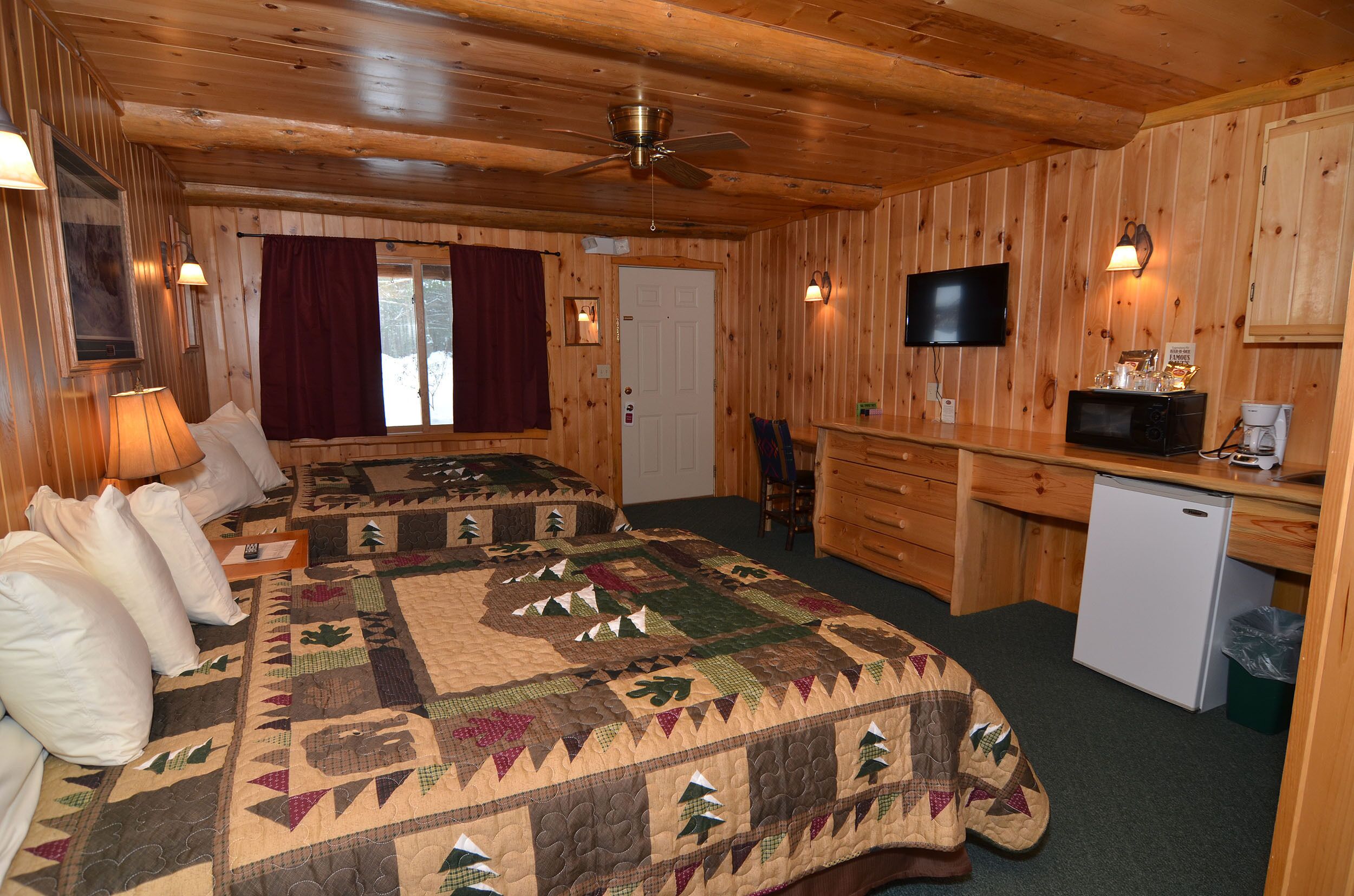 Grand Pines Motel Rooms - 위스콘신