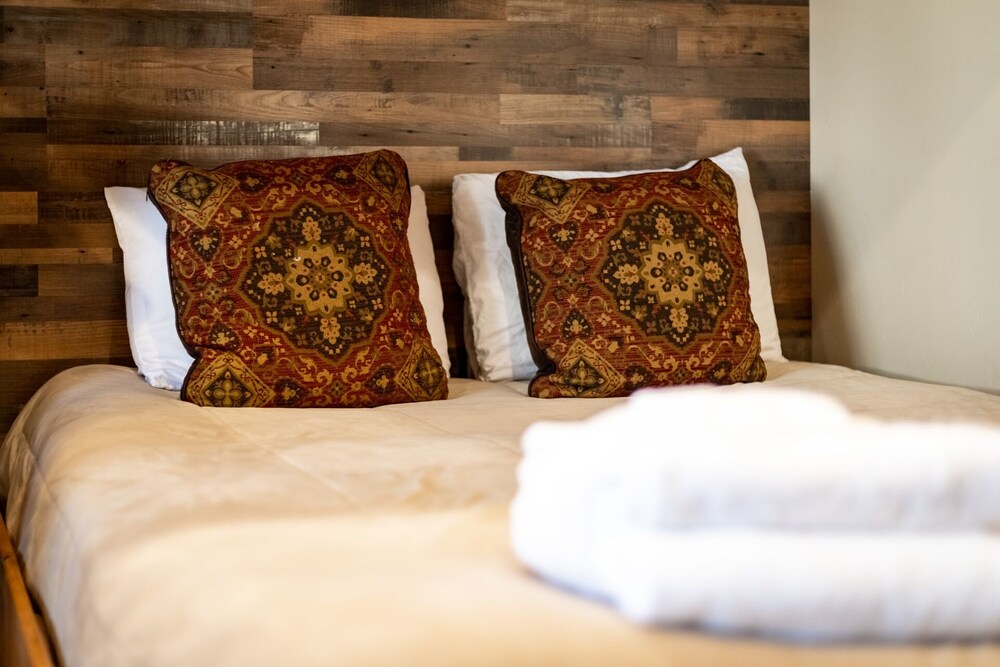 Tahoe Woods Villa - Walk To Beach And Gondola/ Heavenly Ski - South Lake Tahoe, CA