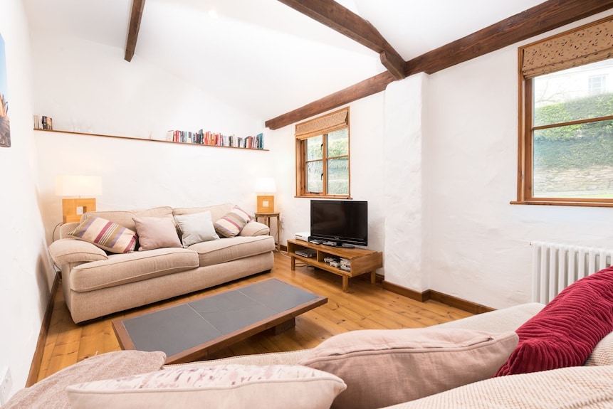 Stunning Three Bedroom Barn Conversion Sleeps 6, Takes Pets. Near Beaches And Exmoor. - Devon