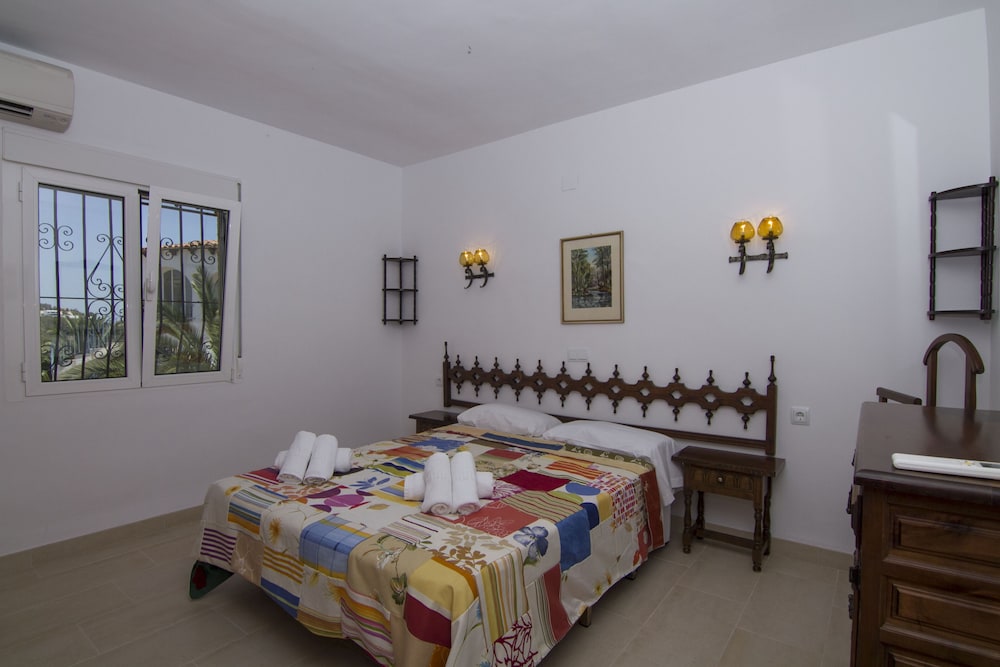 Villa Aline Between Moraira And Calpe, Private Pool, Wifi, Air Conditioning, - Bonaire