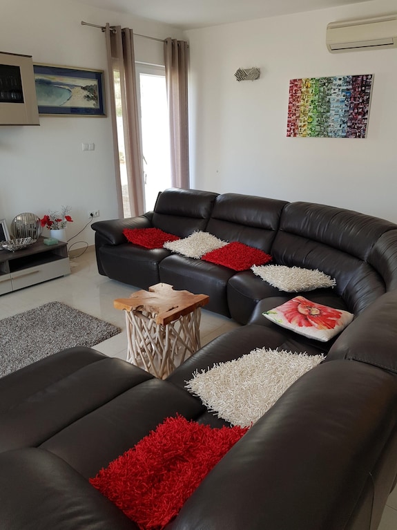 Appartement De Luxe 4 éToiles Avec Piscine Privée Et Vue Sur La Campagne Et La Mer - Bol