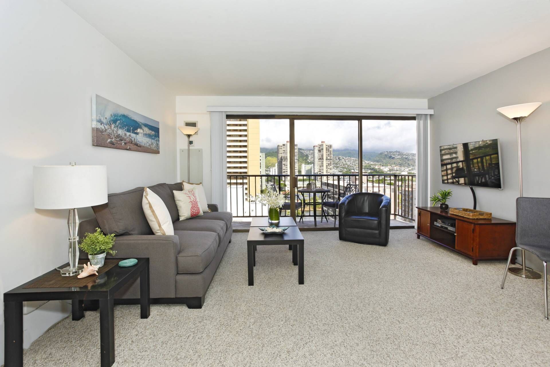 Corner Unit With Mountain View, Full Kitchen, Ac, Free Wi-fi And Parking! - Honolulu, HI
