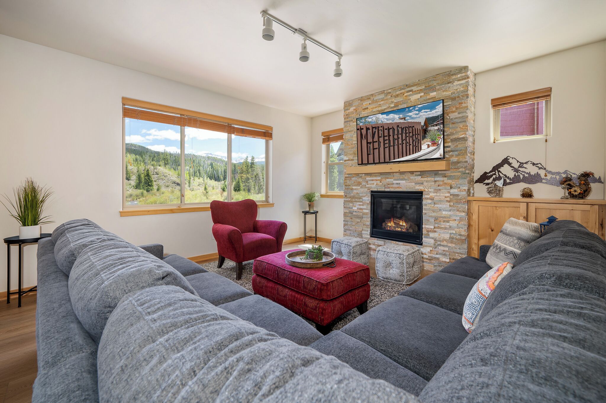 Downtown Digs | Stay By The Park & Skiing | Trailhead Lodges 424 | Walk Everywhere - Winter Park, CO