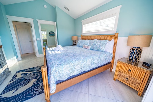 Private Home With Private Pool, Outdoor Spa, Game Room, Private Grill, And More! - Anna Maria Island, FL