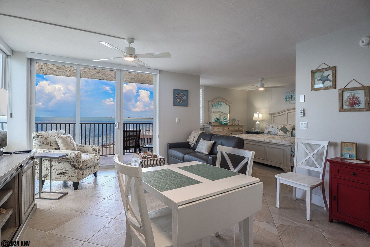 Spectacular Deluxe Estero Beach & Tennis Beachfront Condo W/ Direct Gulf View - 邁爾斯堡海灘