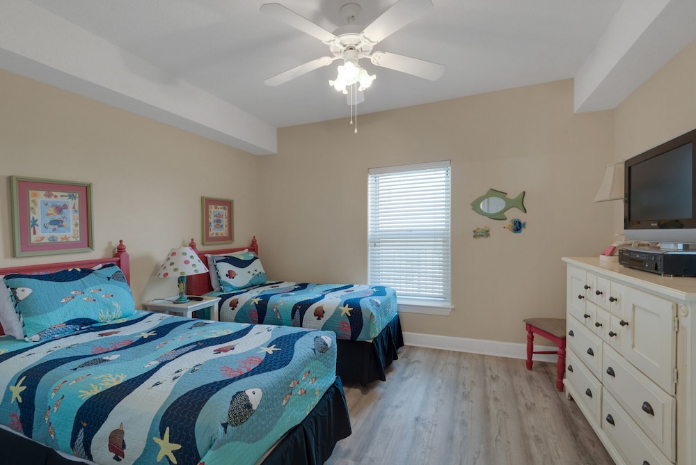 Spectacular Ocean Villa End Unit 1001 - Coastal Decor And Endless Views! - Panama City Beach, FL