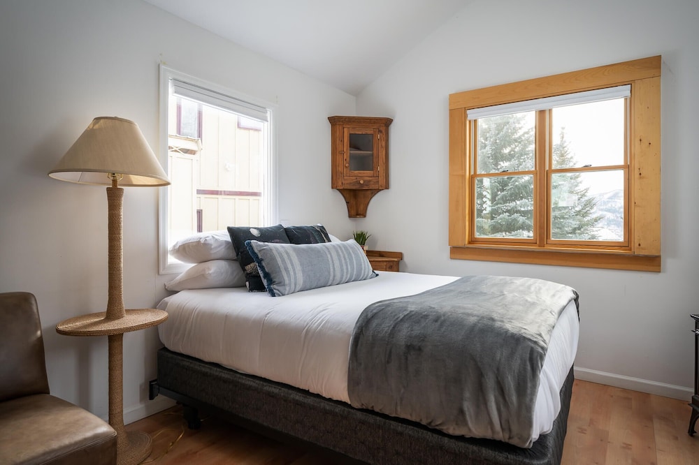Gondola House | Watch The Gondola From The Hot Tub! | Separate Carriage House - Steamboat Springs, CO