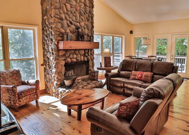 Lake Lure Cabin W/ Game Room, Fire Pit + Resort Beach, Pools And Golf Access - Chimney Rock, NC