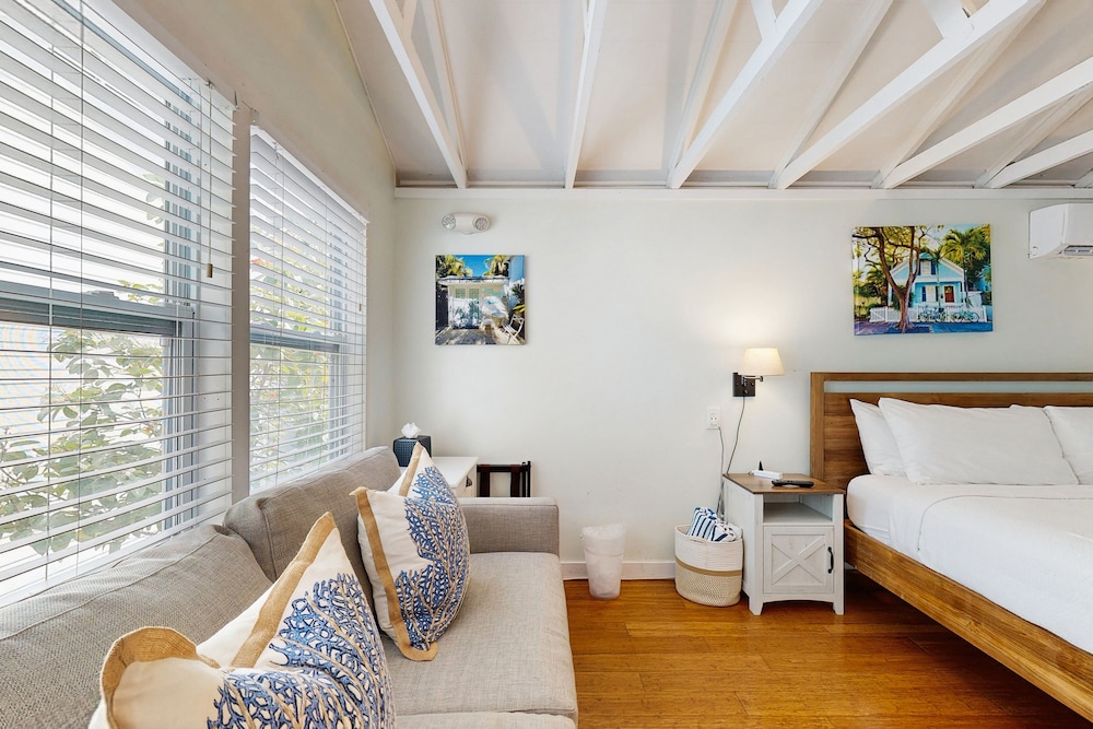 Classic Key West Cottage With Pool & Courtyard - Walk To Beach & Duval St Dining - 키웨스트
