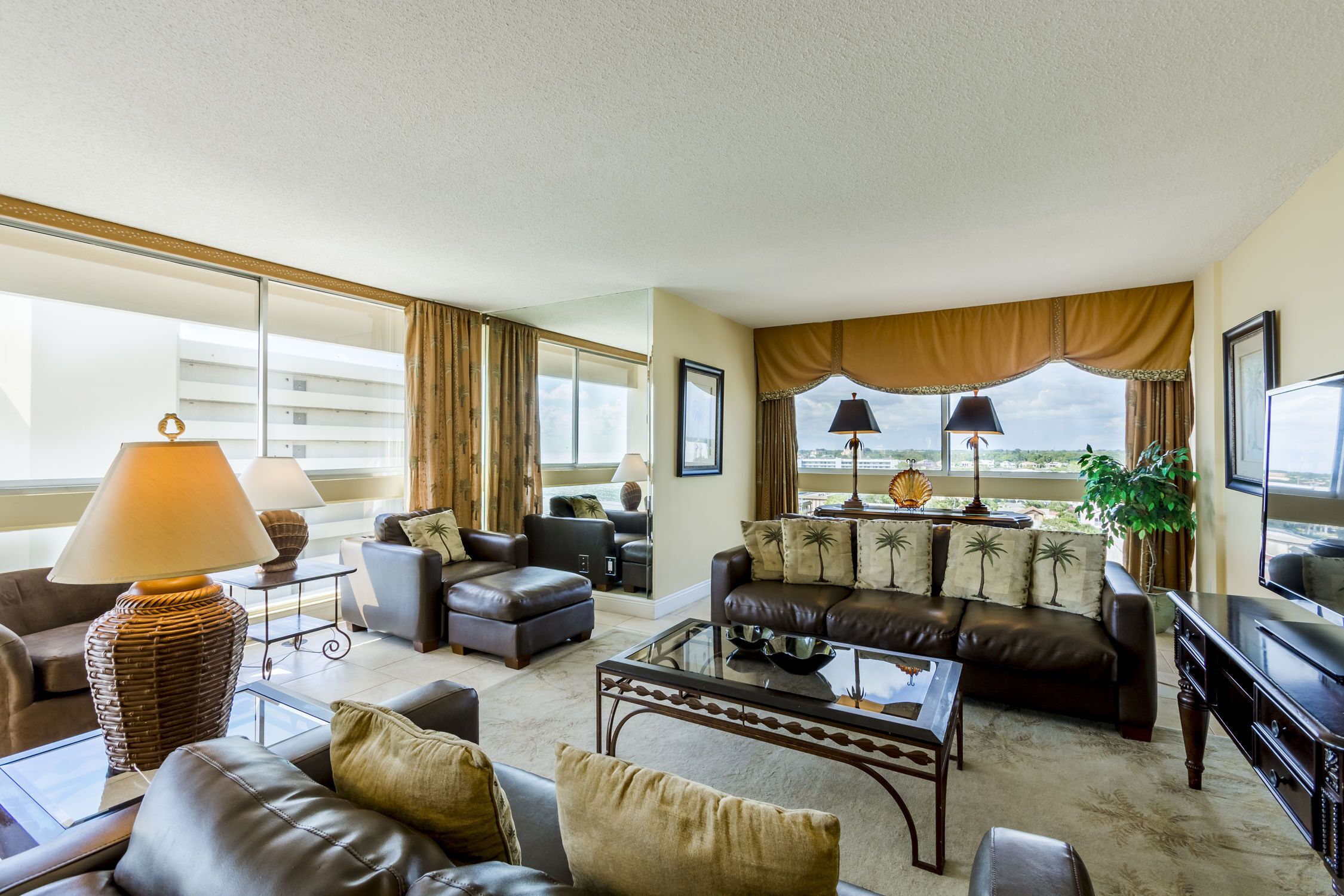 Relax In This 2 Bed, 2 Bath Condo With A Partial North View In Beautiful Sarasota! - Siesta Key, FL